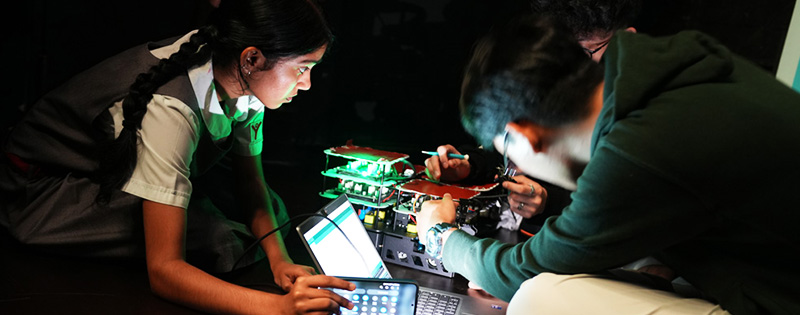 RoboRoarZ: Singapore’s First Reconfigurable Robotics Competition ...